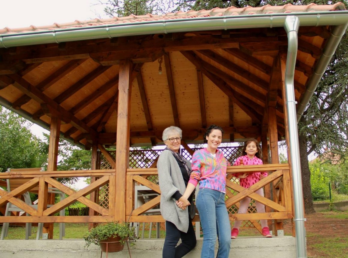 Kako je pandemija ohrabrila baku, ćerku i unuku da se iz malog stana u ...